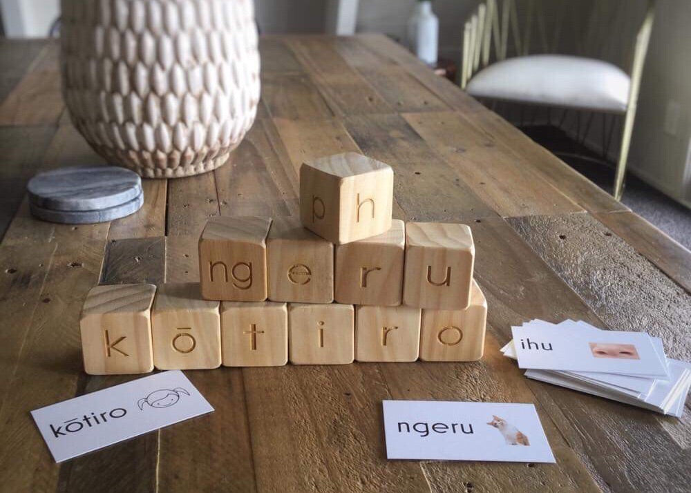 Te reo Māori Alphabet spelling set with sight cards – Expressions Of Winter